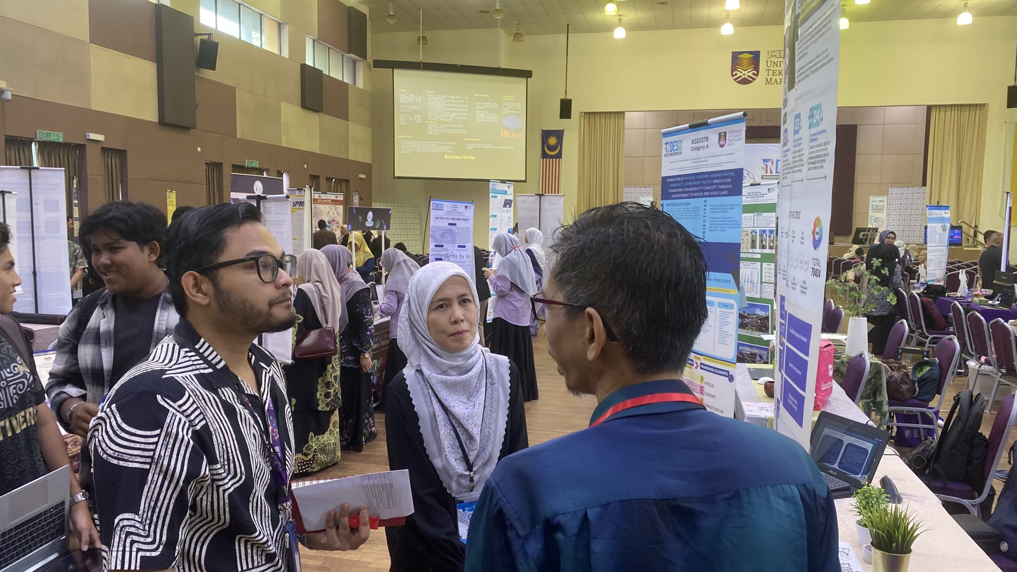 Kejayaan Cemerlang PTAR di INDES 2025: Projek OFA Bawa Pulang Tiga Anugerah – UiTM Library ...